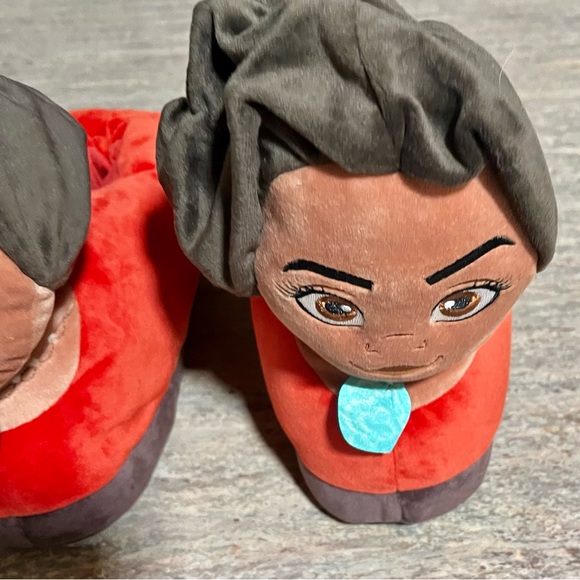 Disney | Shoes | Nwob Disneys Moana Happy Feet Slippers For Big Kids ...